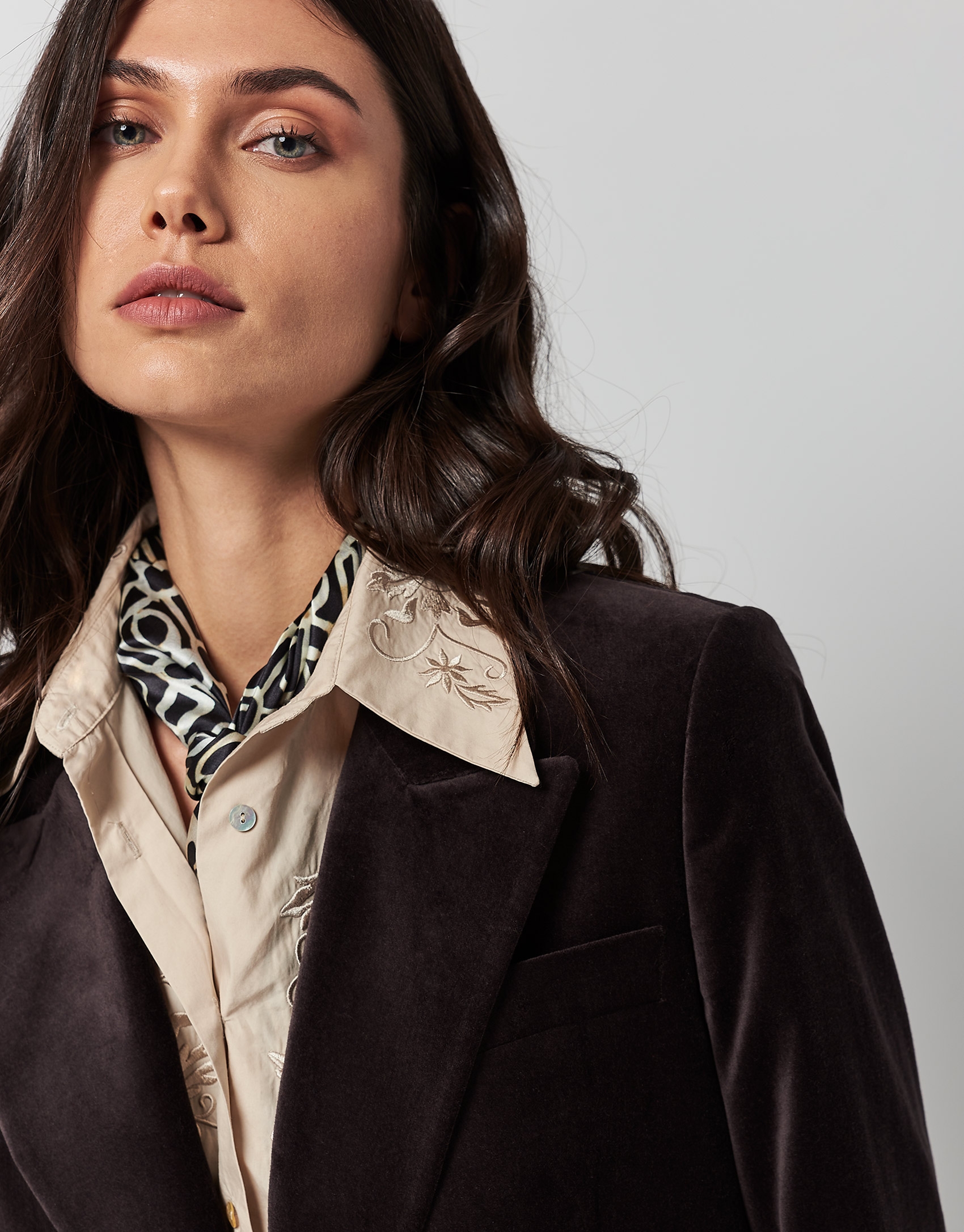 Blazer cruzada terciopelo marrón oscuro - Mujer | Roberto Verino